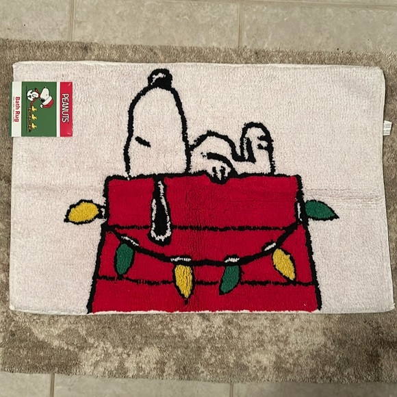 Peanuts | Bath | Snoopy Christmas Rug | Poshmark